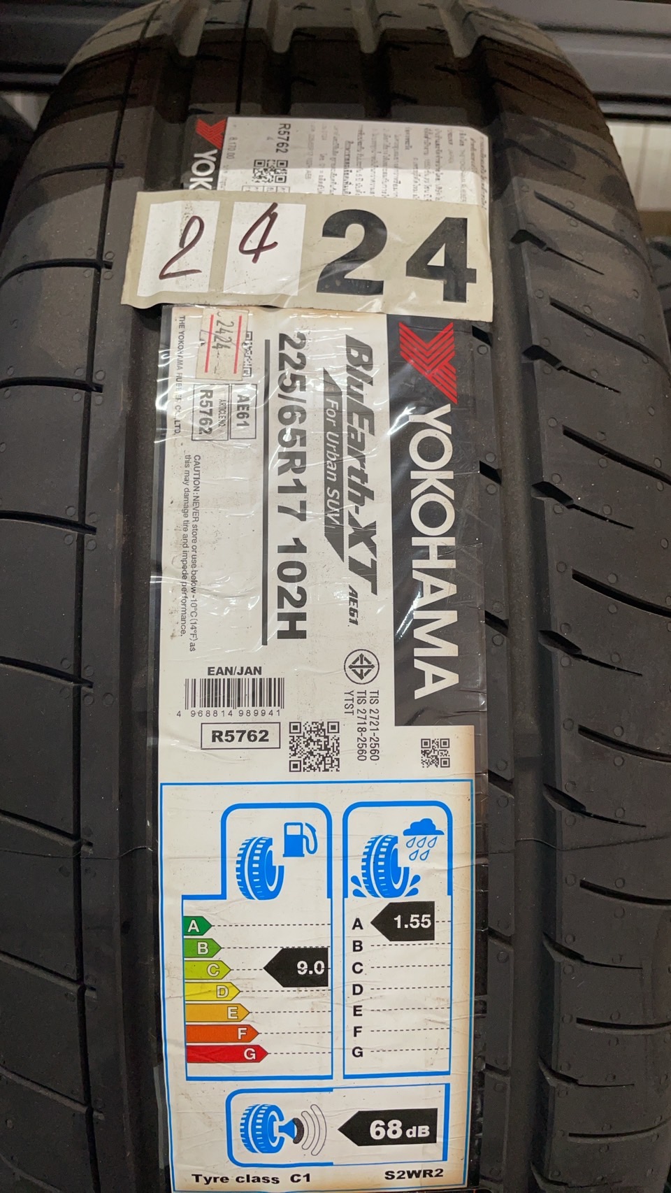 ยางรถยนต์ YOKOHAMA รุ่น BLUEARTH-XT AE61 D ขนาด 215/55R18 จำนวน 4 เส้น